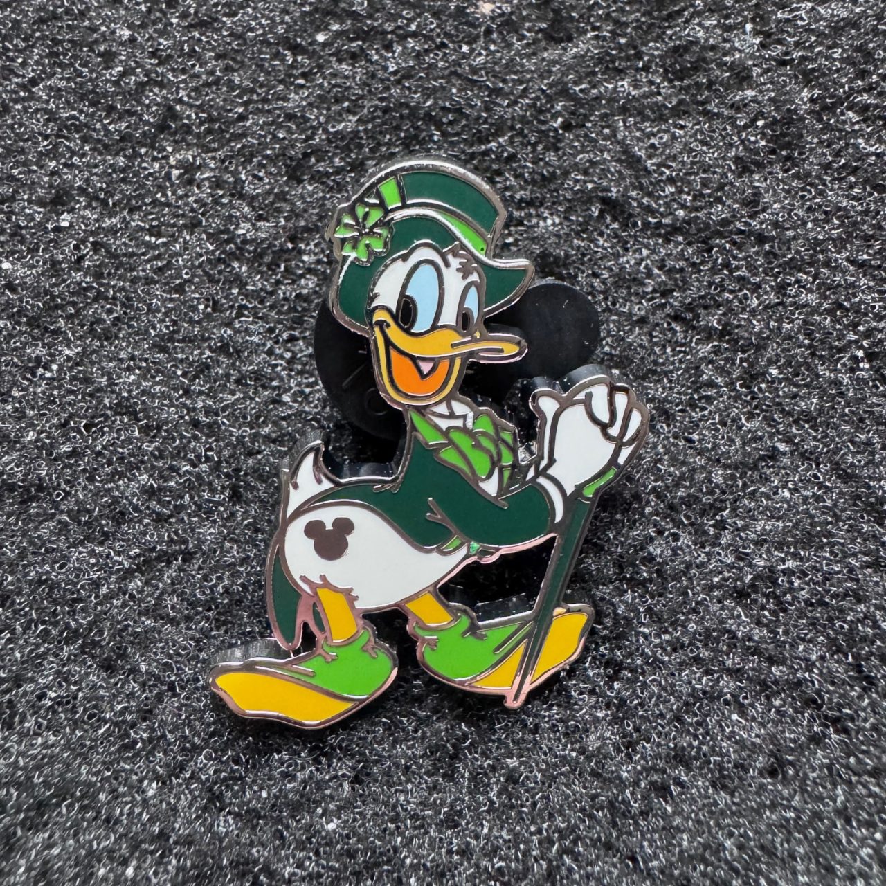Donald Duck St. Patrick's Day Wave A Seasons Donald Duck Hidden Disney ...