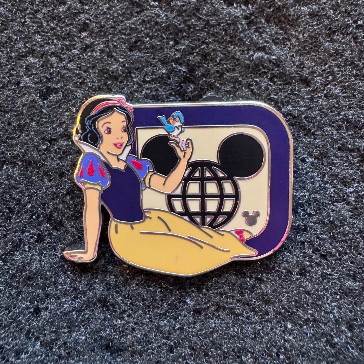Snow White Walt Disney World D Wave B Hidden Disney Pin - Disney Pins Blog