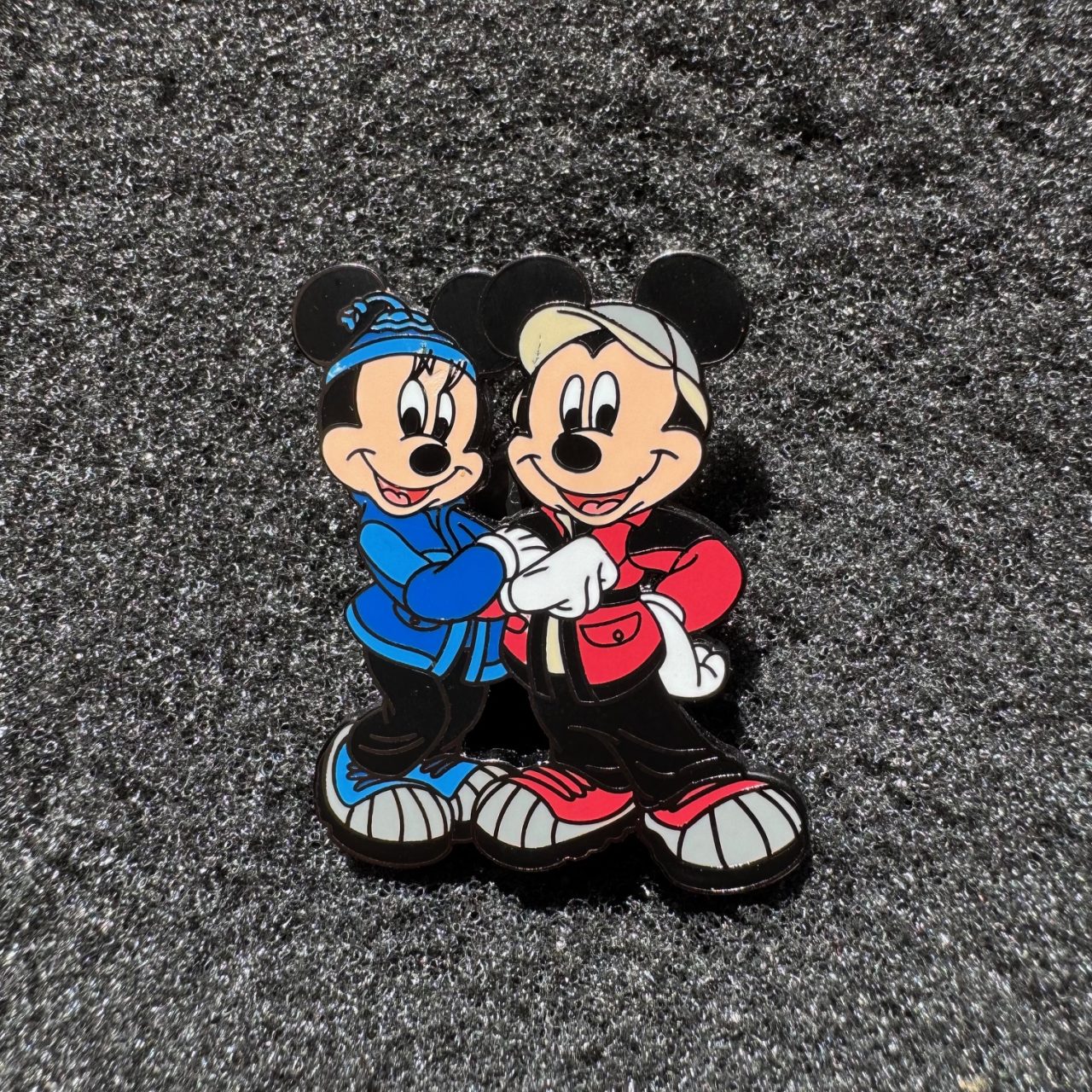 Minnie & Mickey in Ski Outfits Pin - Disney Pins Blog